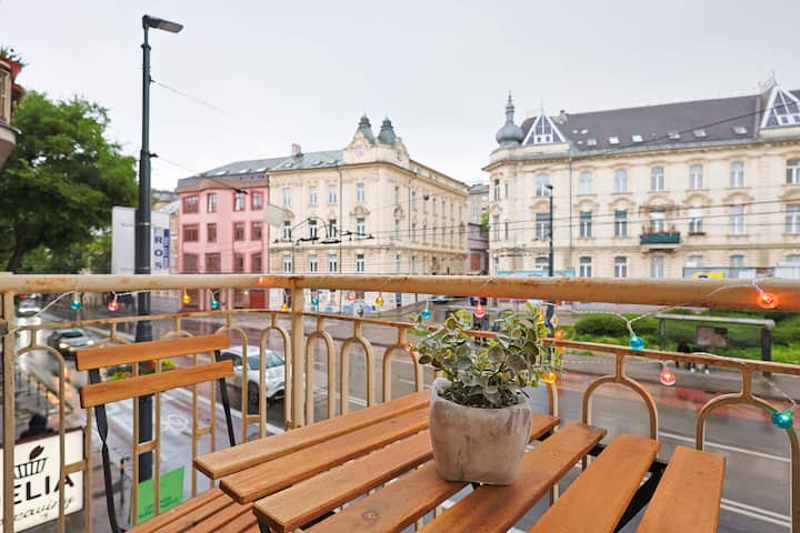 Charming Old Town Family Retreat - Bratislava