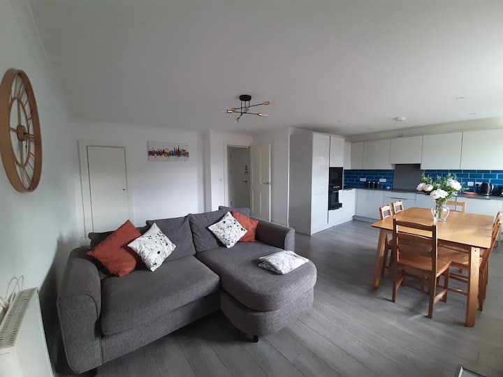 Large 2 Bed - 3min From Centre - Reading