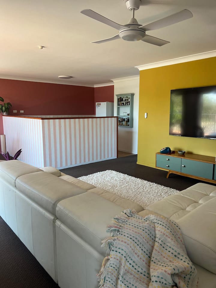 Mid-century Marvel By The Beach - 헤이스팅스 포인트