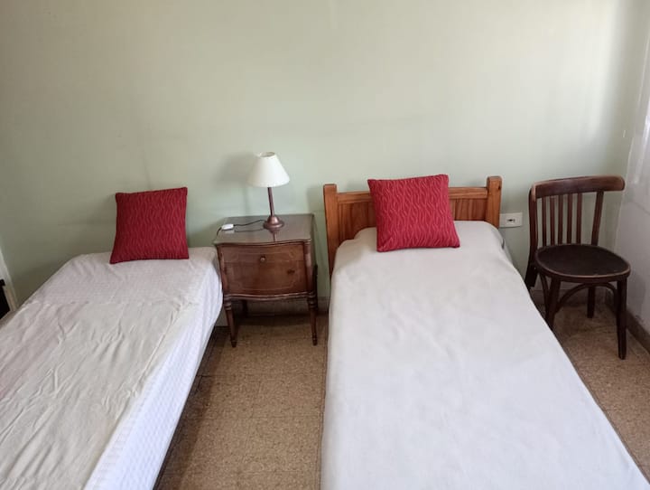 Habitacion En Departamento - Córdoba