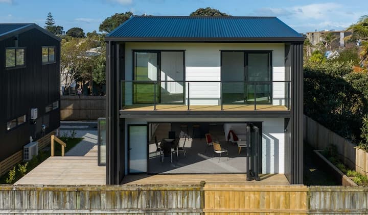 Waihi Beach: Modern Beach Home - Waihi Beach