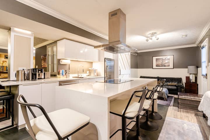 Luxury Retreat Presidental Suite - Cheltenham, MD