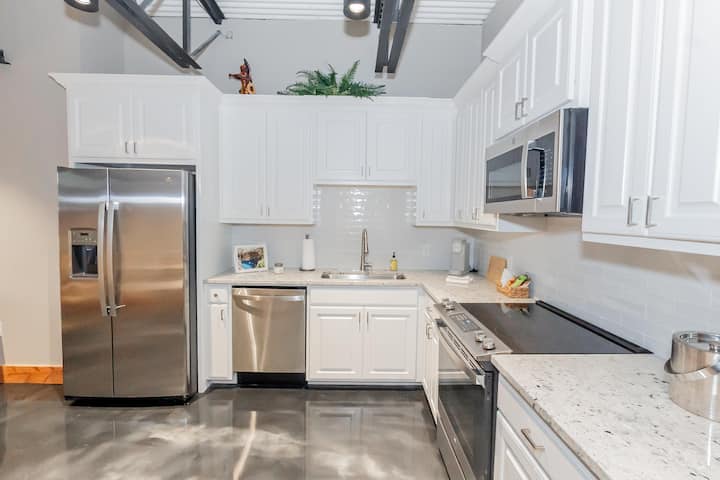 The Secret Cenote Hotel - Suite C - Jacksonville, TX