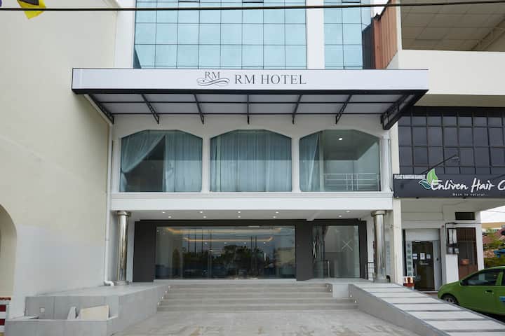 Amazing Comfy Deluxe King Room@ Rm Hotel - 麻坡