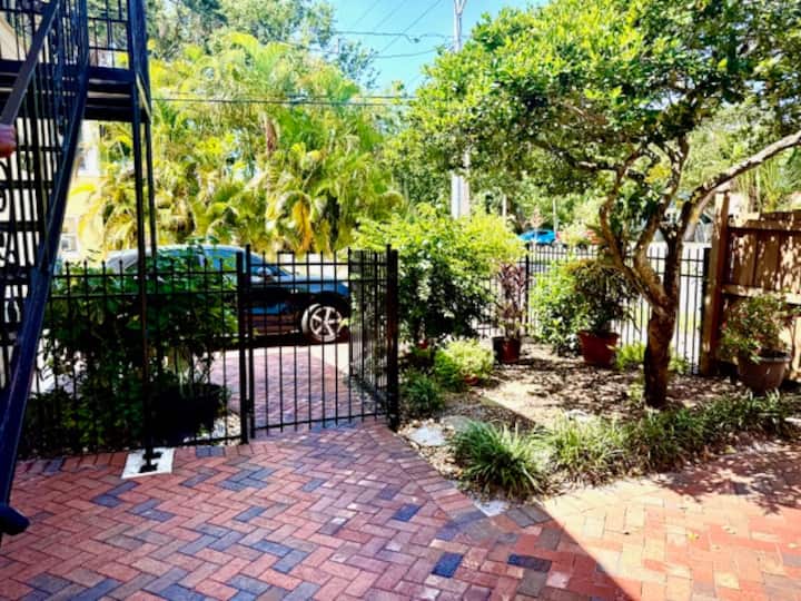 Sharing The Joy Of Old Northeast - St. Petersburg, FL