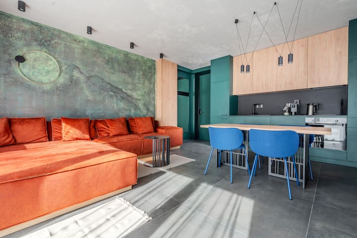 Mountain Apart | Next To Ski Lift - 반스코