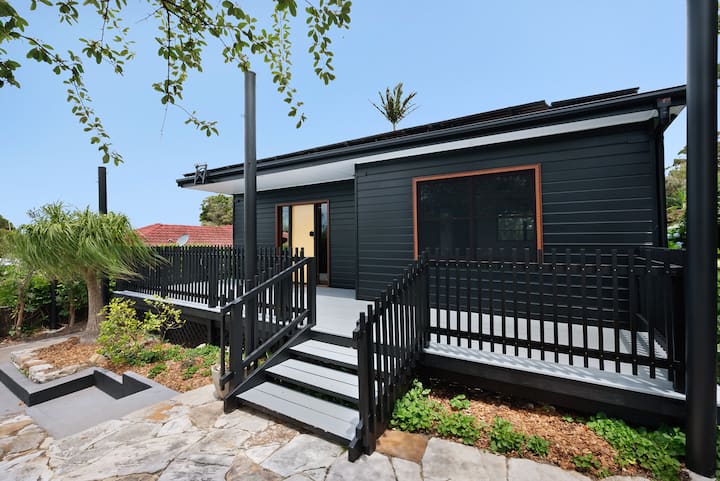 Lois: Artistic & Striking Haven, Walk To Beach - Huskisson