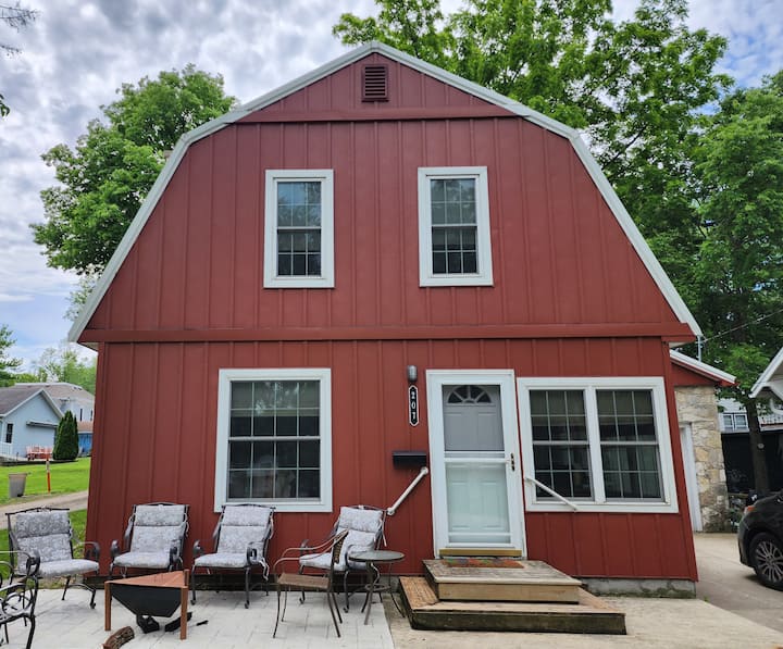 Beach Barn - Clear Lake, IA