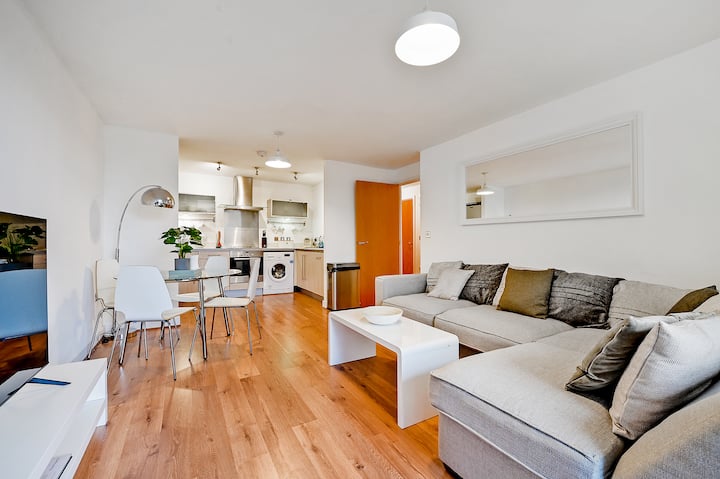 The Vizion-wifi,balcony,parking - Milton Keynes