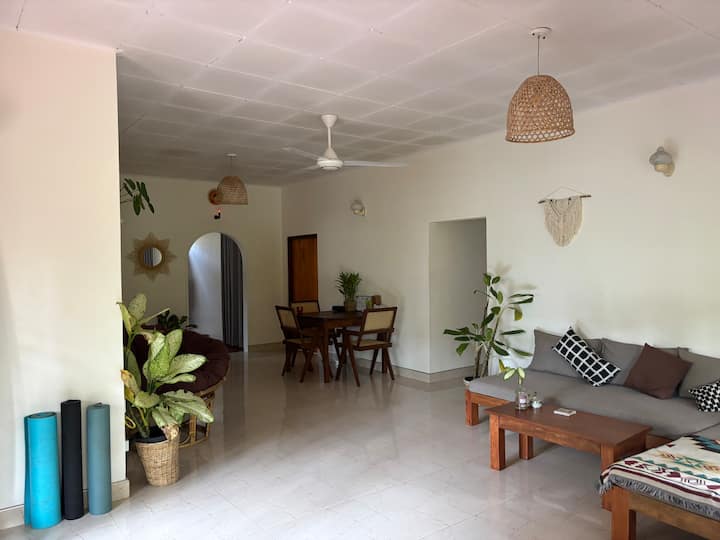 Katie's Place - Double Bedroom - Sri Lanka