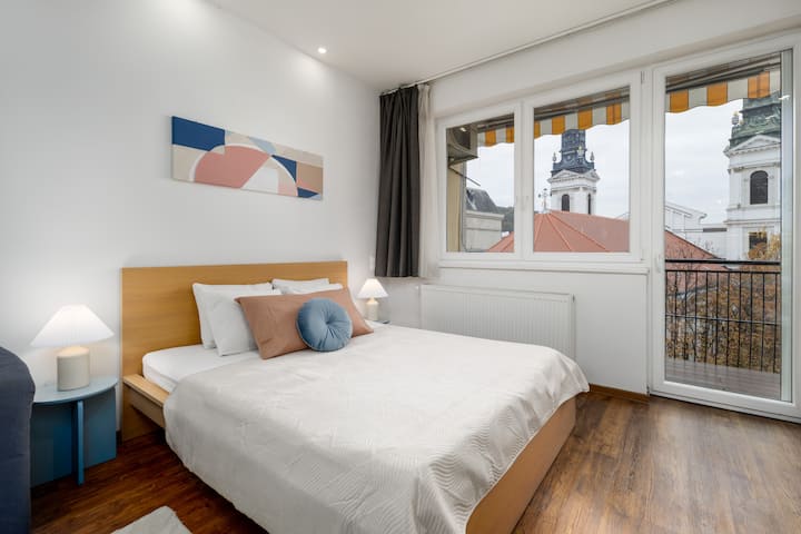 Citycentral Panorama Home By Danube |Balcony|2 Bdr - Budapest