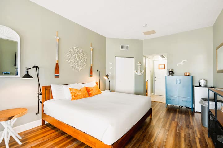 Nautical Themes- King Bed, Large Balcony - St. Augustine, FL