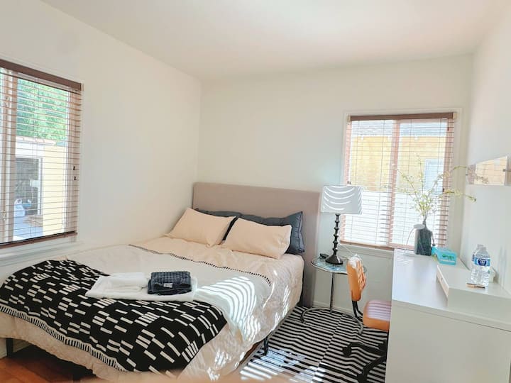 Coastal Retreat In West La - Venice Beach, CA