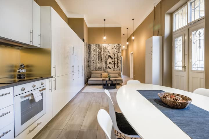 Classy Central 3br Apartment Near Szimpla Kert - Budapest