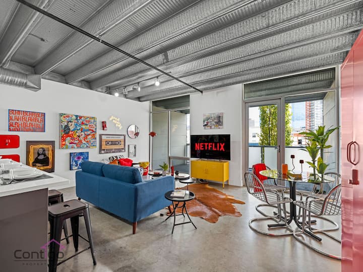 Urban Pop Loft | Near Ice District | Ug Parking! - Edmonton