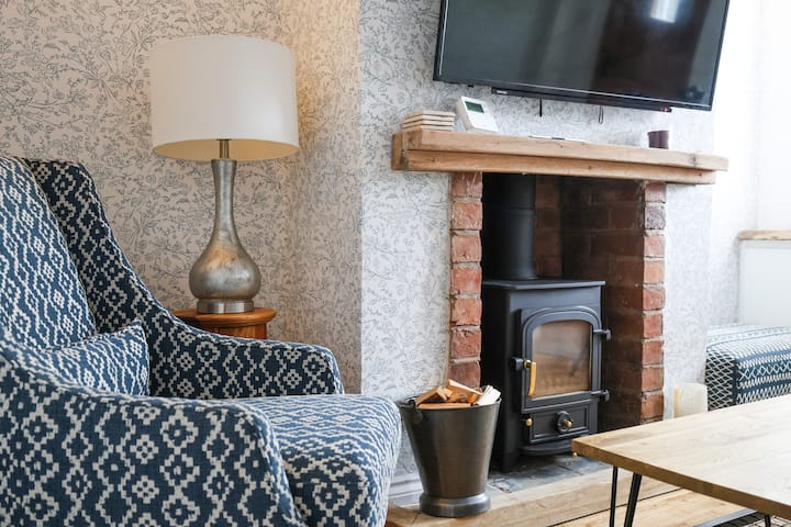 Quaint Cottage By The Castle - Kenilworth