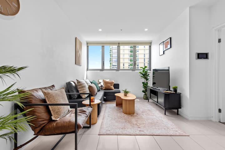 Bright & Cozy 2br Apt W/ King Bed, Parking & Wi-fi - Brisbane