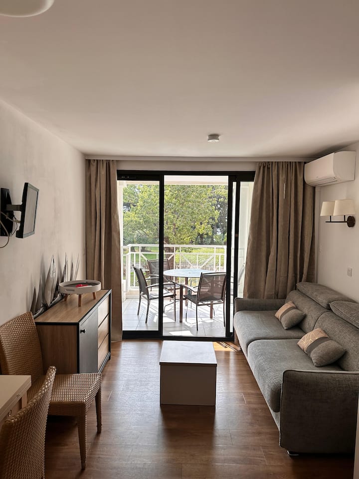 4-person Apartment In Apartment Building With Swimming Pool - Cannes
