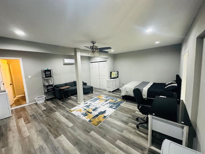 Modern Dallas Studio Apt - DeSoto, TX