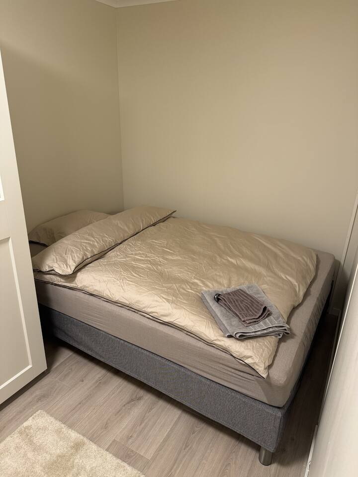 Private Room In Central House - Cozy & Comfortable - 特羅姆瑟