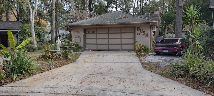 8571  Large Bedroom In The Forest - Gainesville, FL