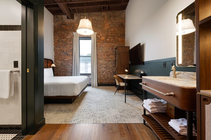The Delegate Hotel King Room - Frankfort, KY