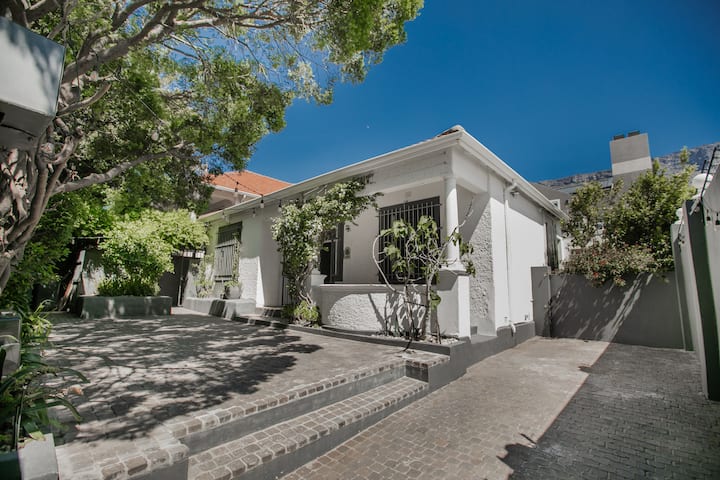 Lemon Tree Cottage, Solar & Backup - Claremont