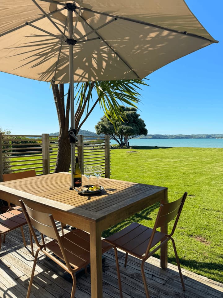 Raglan Waterfront Cottage - Raglan