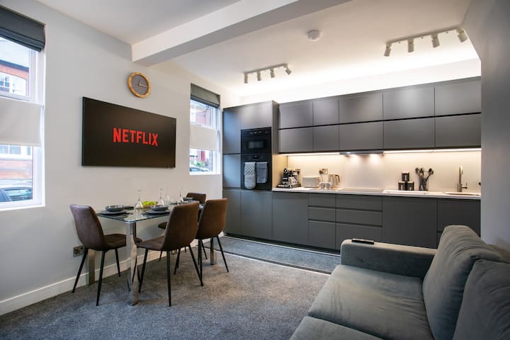 Entire Spacious Duplex Flat - Leicester