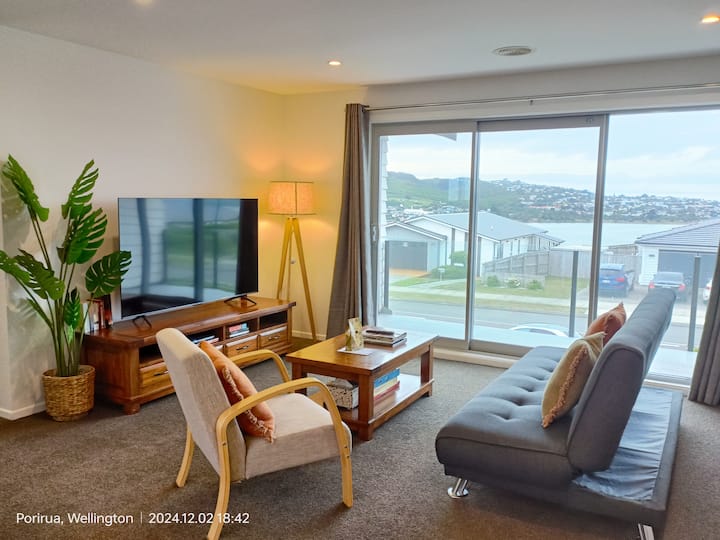 Waterview Spacious Bliss (2 Beds) - Porirua