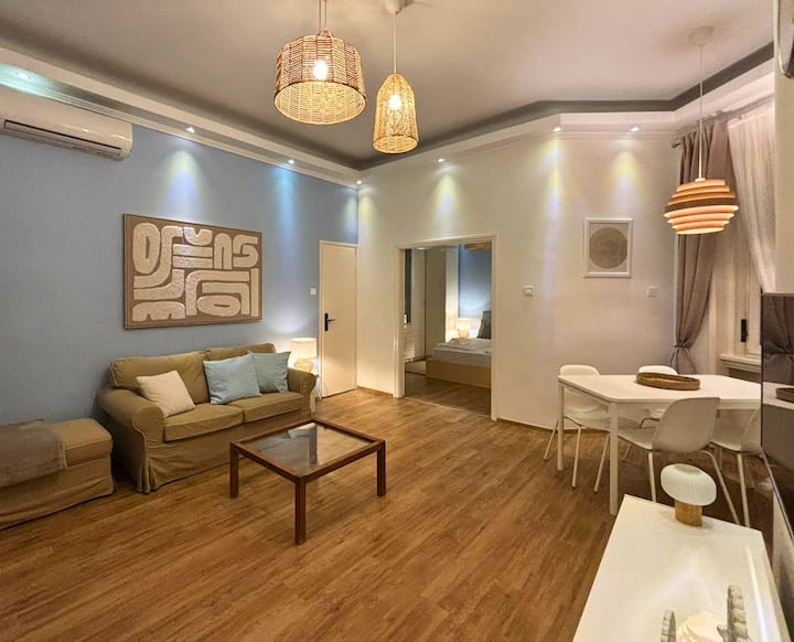 Gigi's Gem - Stylish 3bdr Apt, Heart Of Downtown - Budapest