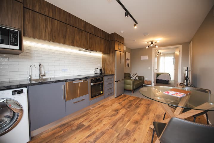 The Residence - Apt 4 - Sky Tv - Dual Head Shower - Taranaki