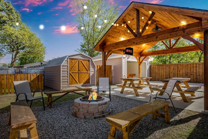 Xl Home Sleeps 14,dog Park,pool Table,fire Pit,fun - Dallas, TX