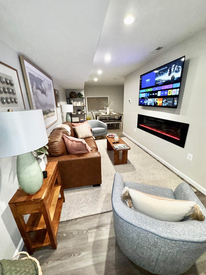 Cozy New Townhome Near Hopkins + Parking - Baltimore, MD