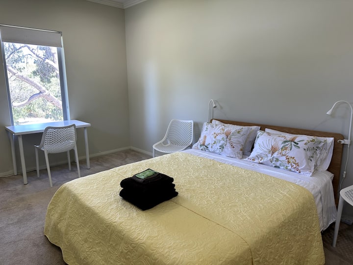 Women Only: Huge Bedroom In Home - Cottesloe
