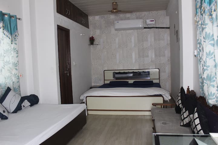 Rajat Nilayvrindavan,inside Bankey Bihari Corridor - Vrindavan