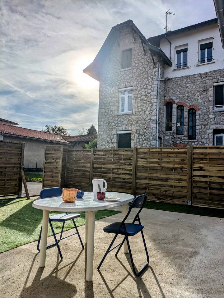 Logement Neuf, Terrasse Et Parking Privé Au Centre - Espelette