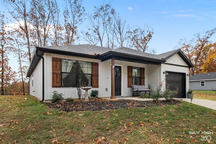 The Cottage Down Under: Bike In/out - Southern Bv - Bentonville, AR