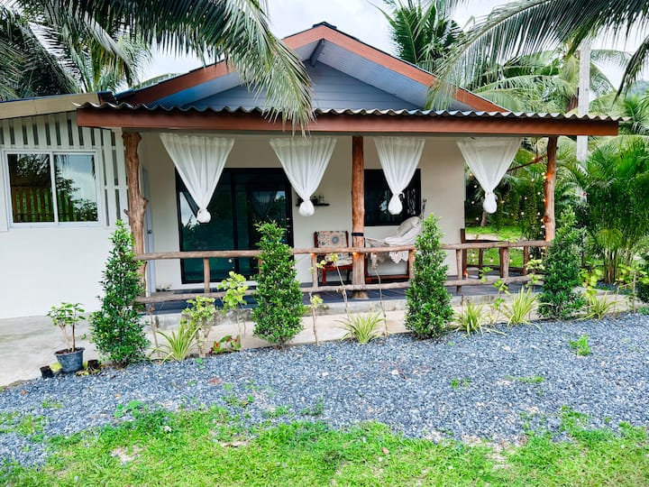 Modern Garden House W/ Fast Wifi - 5min To Beach - Ko Pha Ngan