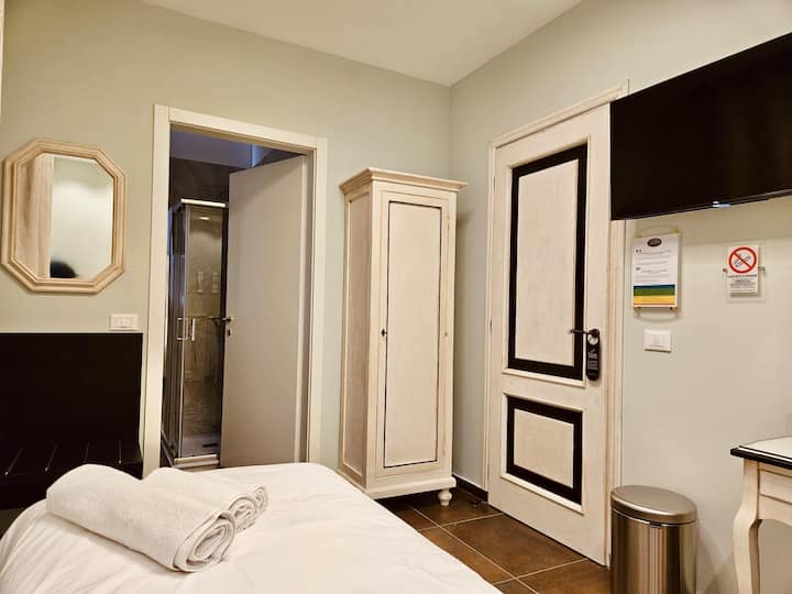 Ai Poeti - Camera Singola - Brescia