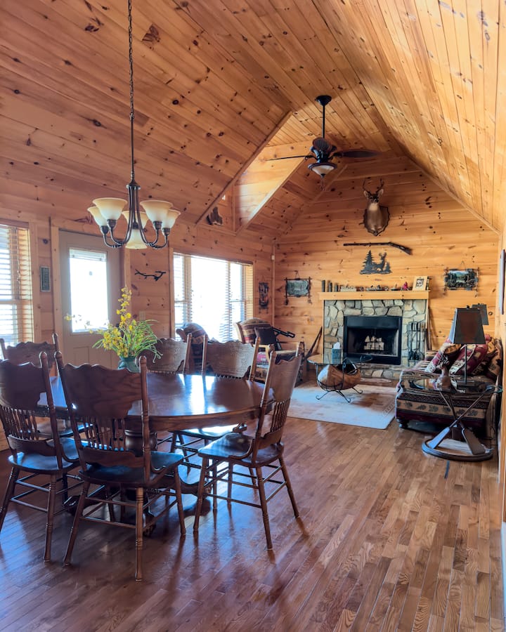 Cozy Family Cabin, Quiet Setting - Maggie Valley, NC