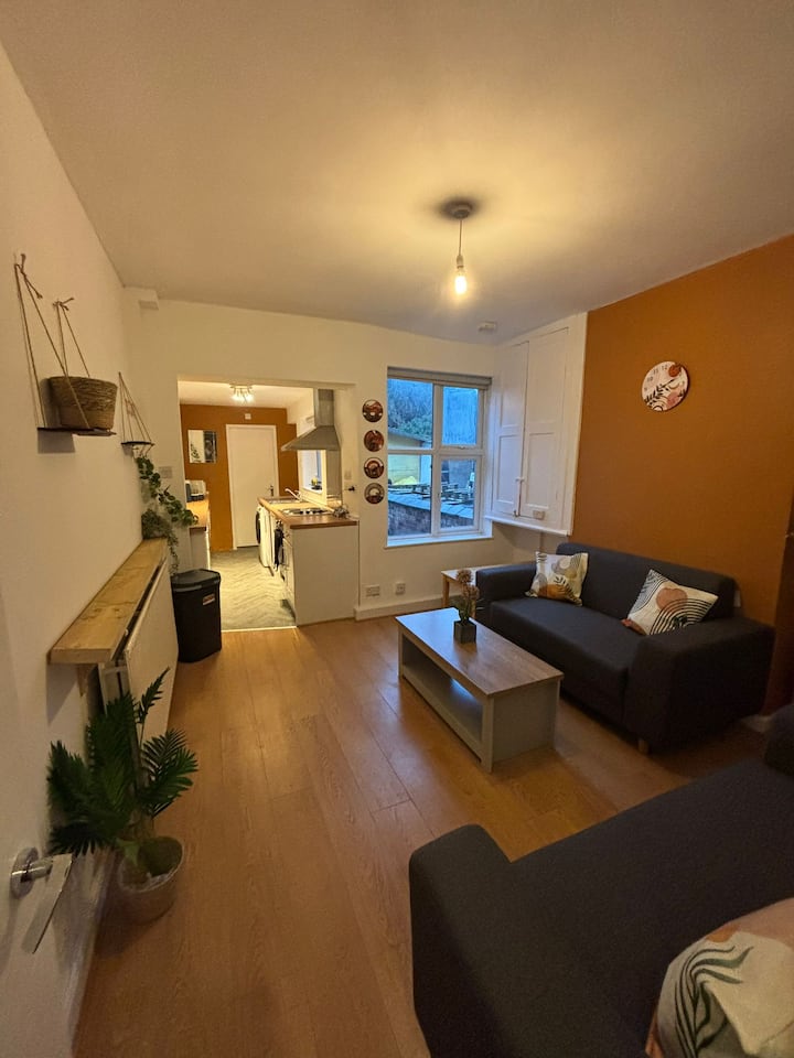 5 Bed Home At City Hub Studios - Nottingham