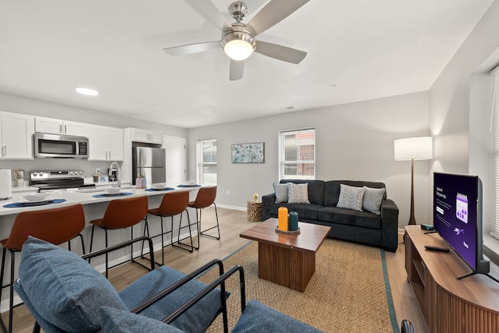 Charming & Central | 3 Bedroom | Cle Clinic - Cleveland, OH