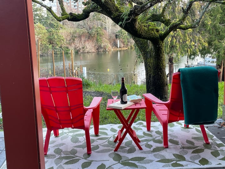 Water Views, Close To Downtown - Victoria