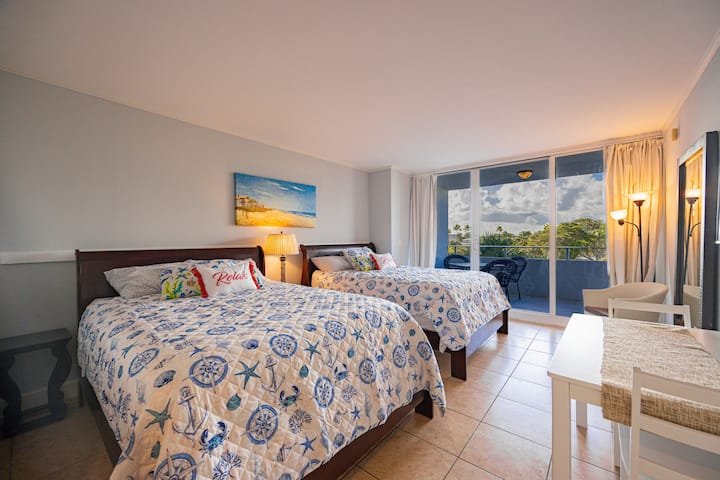 Beachfront Resort Condo | Balcony - Fort Lauderdale