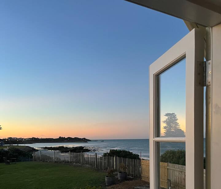 Beach Front Bliss*pet Friendly*sand Cottage - Robe