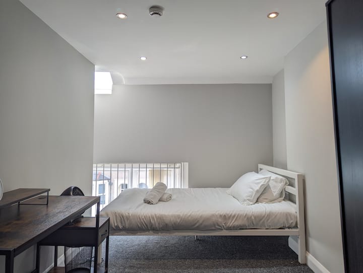 Central & Modern Private Room -10 - Cardiff