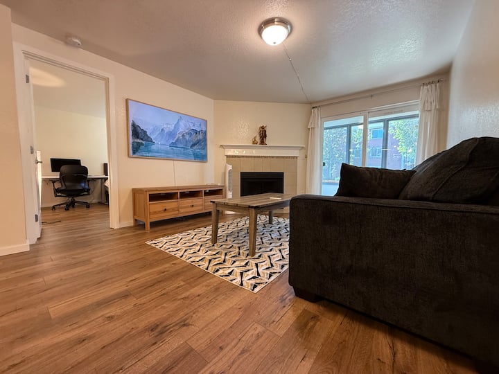 Walk To Mall And Asian Market | King Bed + Office - Bellevue, WA