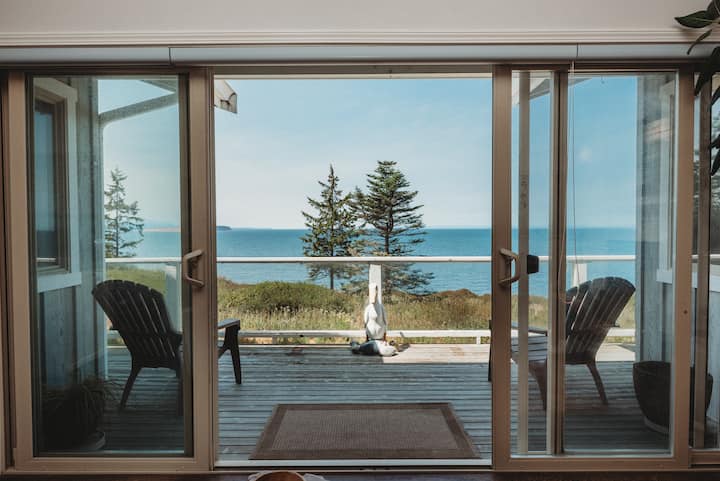 Ecobluff Retreat - Water Views! - 포트 타운센드