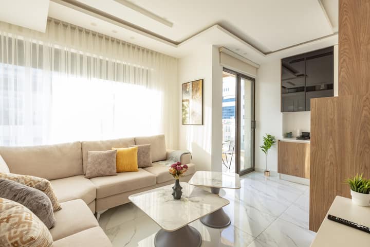 Stunning 1-br Full Kitchen - 6 Min From Abdali - Amman